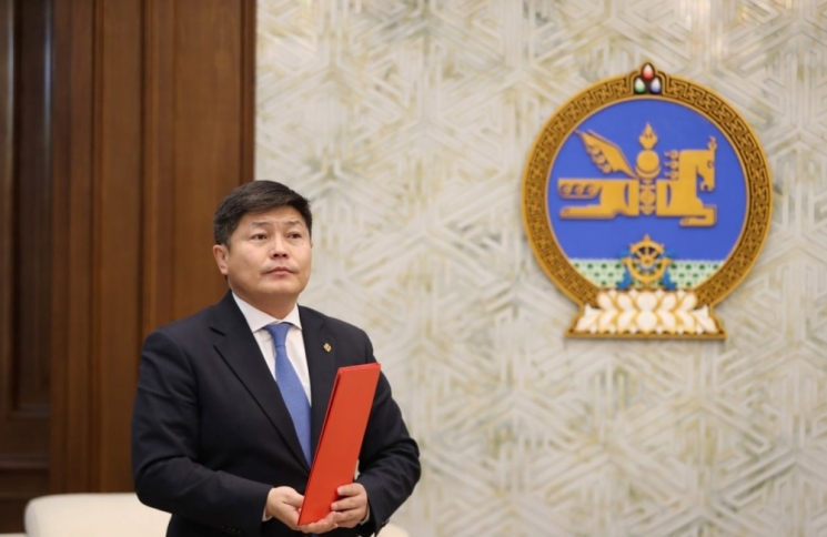 Эрүүгийн хуульд нэмэлт өөрчлөлт оруулах тухай хуулийн төслийг өргөн